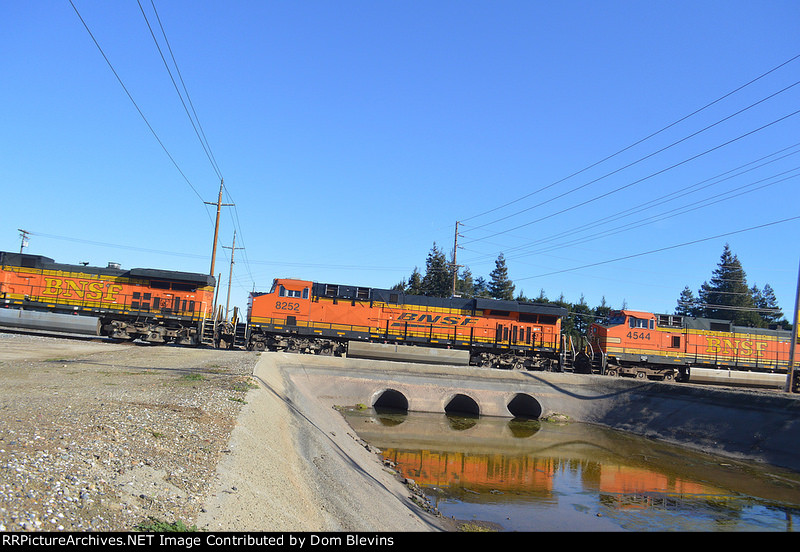 BNSF 8252
